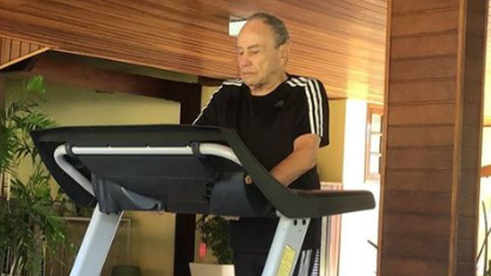 Stênio Garcia desabafa sobre sequela da Covid-19: 'Estrago feio'
